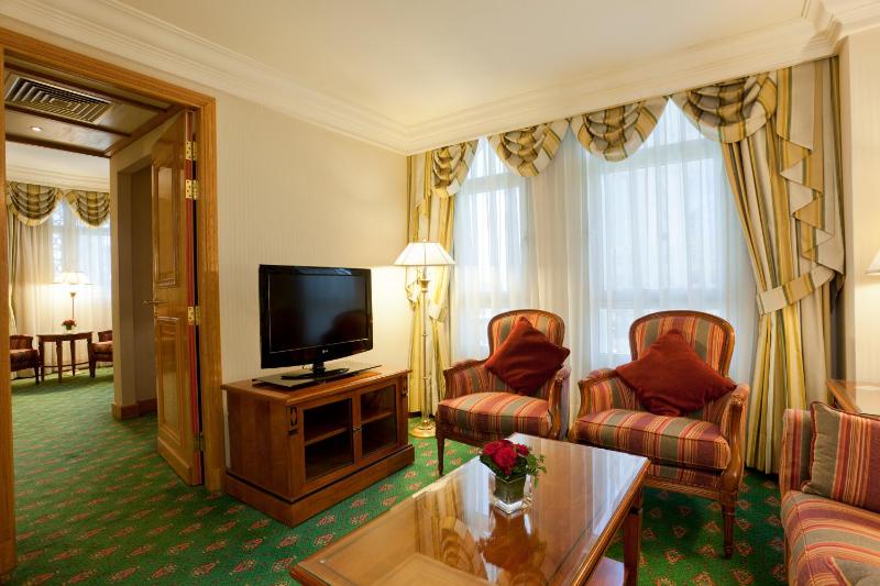 Madinah Marriott Hotel | 10-12 Min Walk to Nabawi | 3-Star